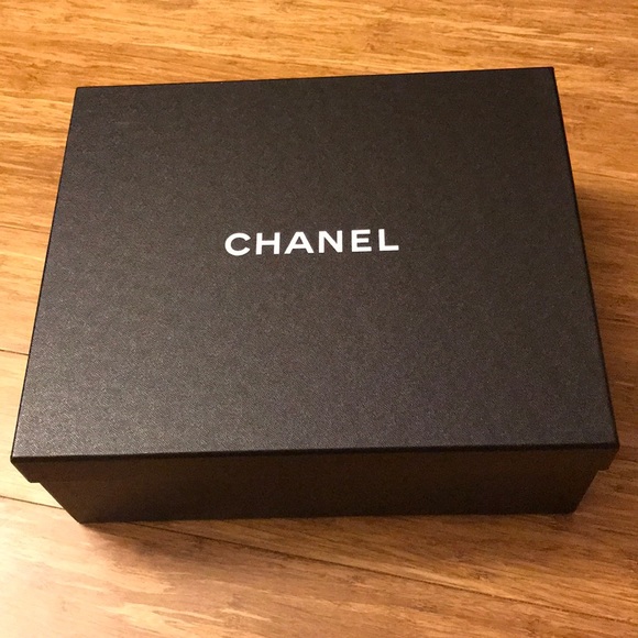 CHANEL | Accessories | Chanel Box M | Poshmark